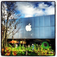 Apple University Village - Electronics Store in Seattle