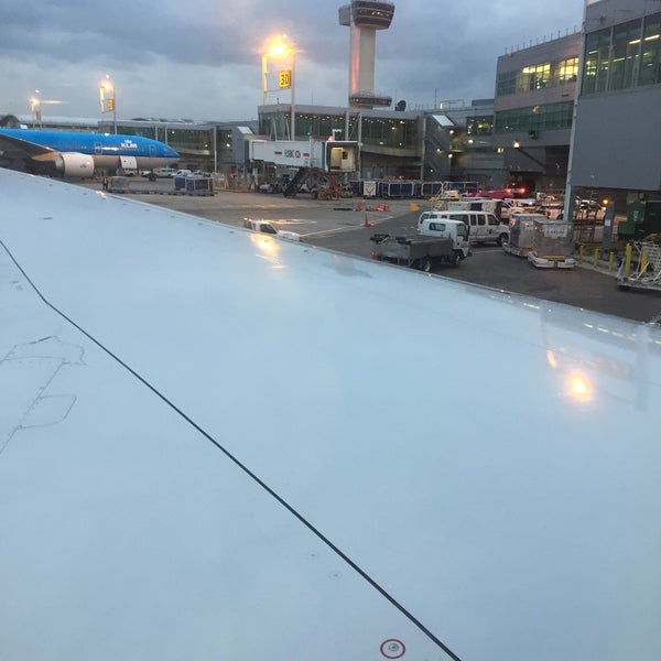 Gate B32 - Jamaica - Concourse B - Terminal 4