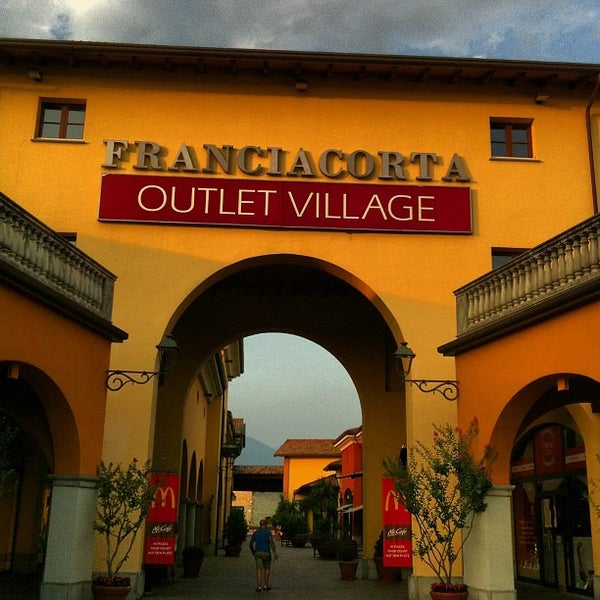 Franciacorta Outlet Village - Outlet Store in Rodengo Saiano