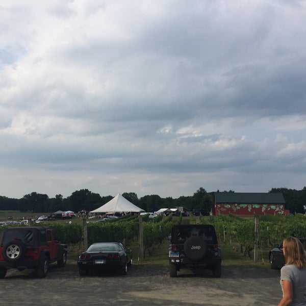 Rosedale Farms & Vineyards - Farm in Simsbury