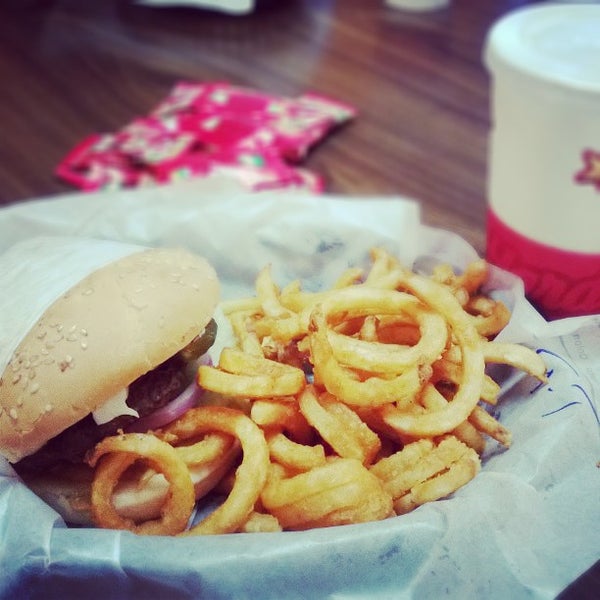 Hardees - Fast Food Restaurant