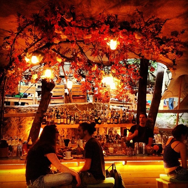 six d.o.g.s - Bar in Μοναστηράκι