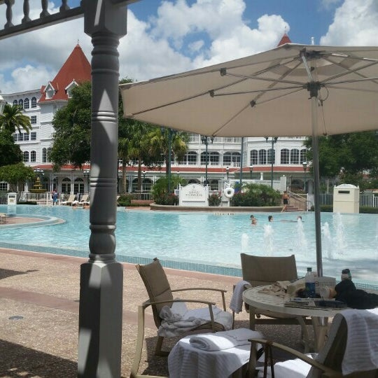 Courtyard Pool Bar - Disney's Grand Floridian Resort - Grand Floridian ...