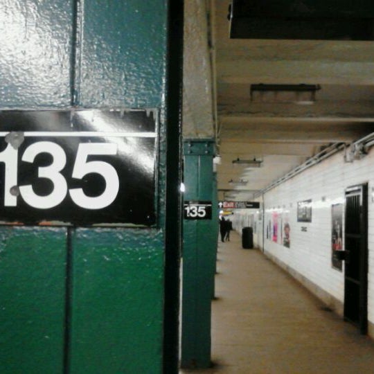 MTA Subway - 135th St (B/C) - Metro Station in Central Harlem